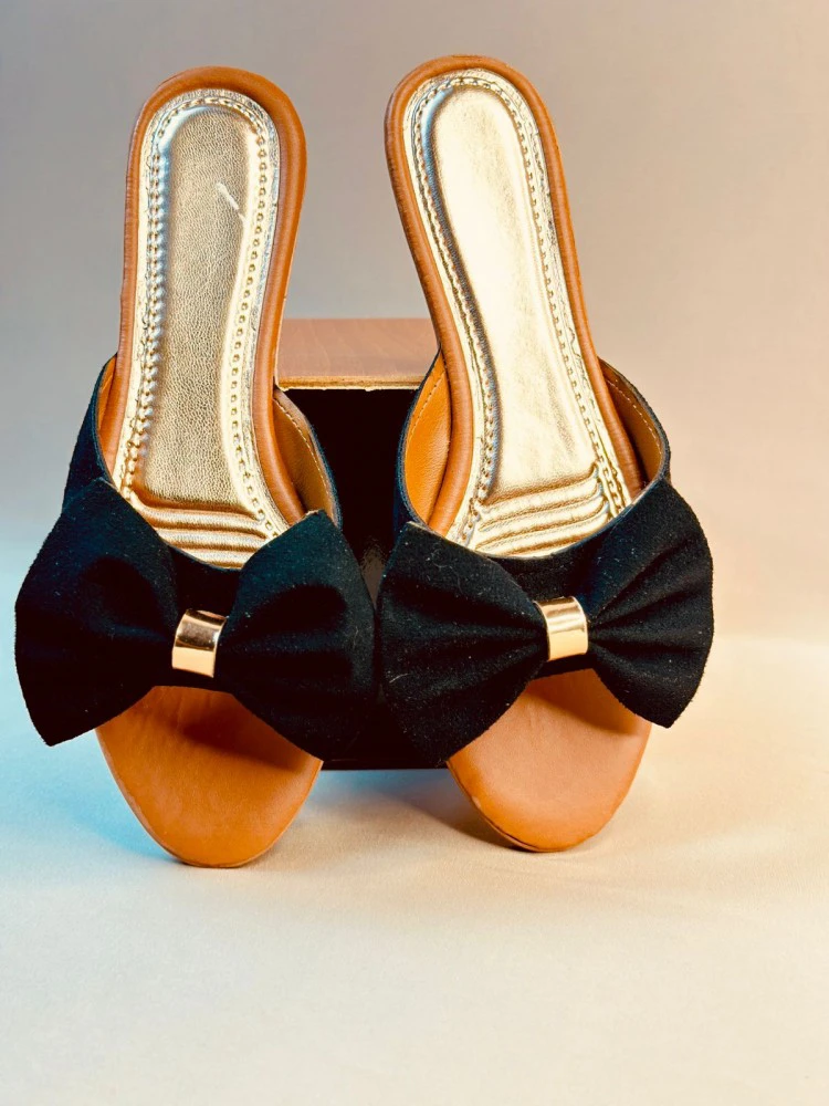 MULE TULIPA PRETO - Cjota Rasteirinhas